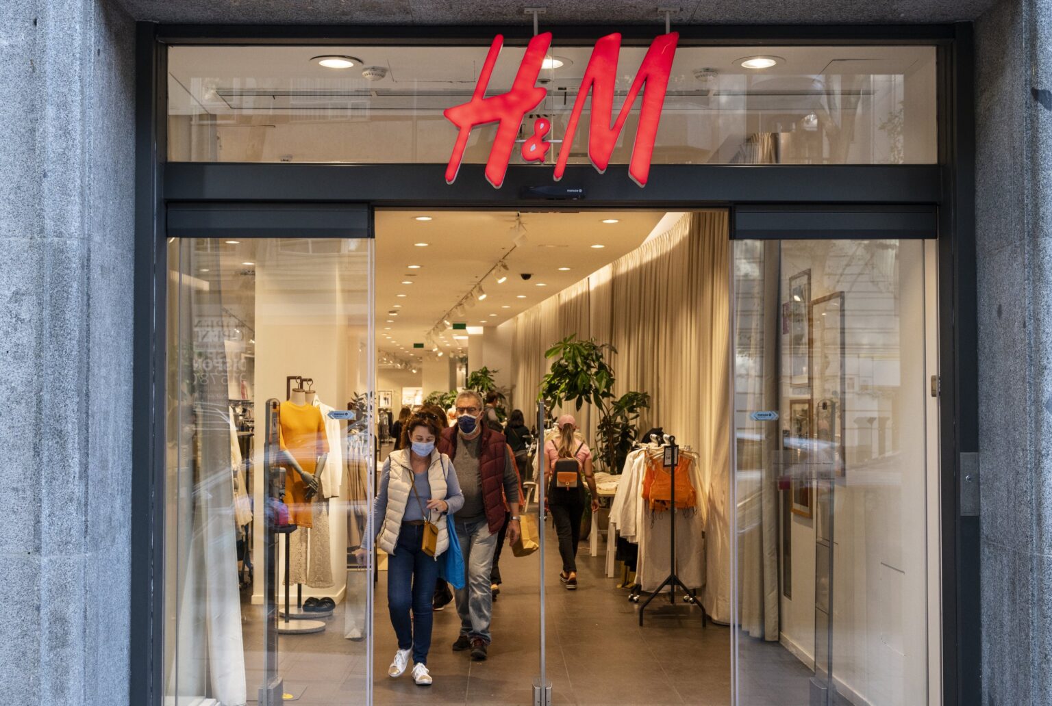 Marketing Strategy Of H&M - Detailed Analysis 2025 Updated